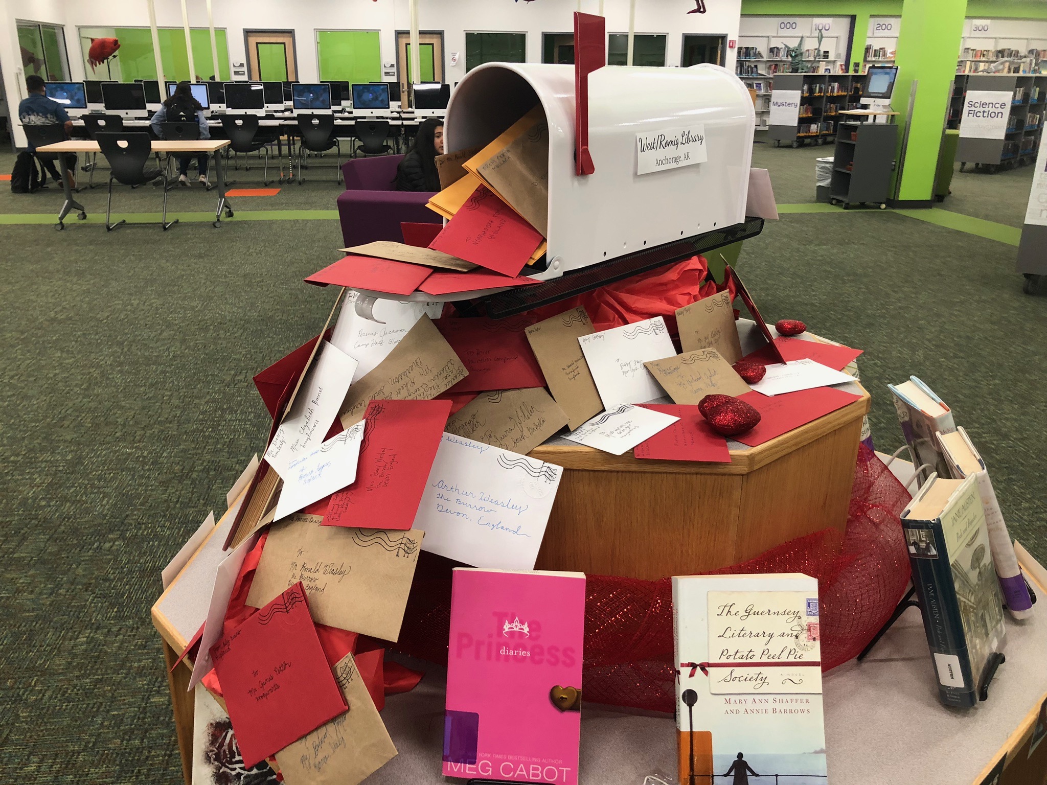 School Library Displays – Hooking Kids on Books!
