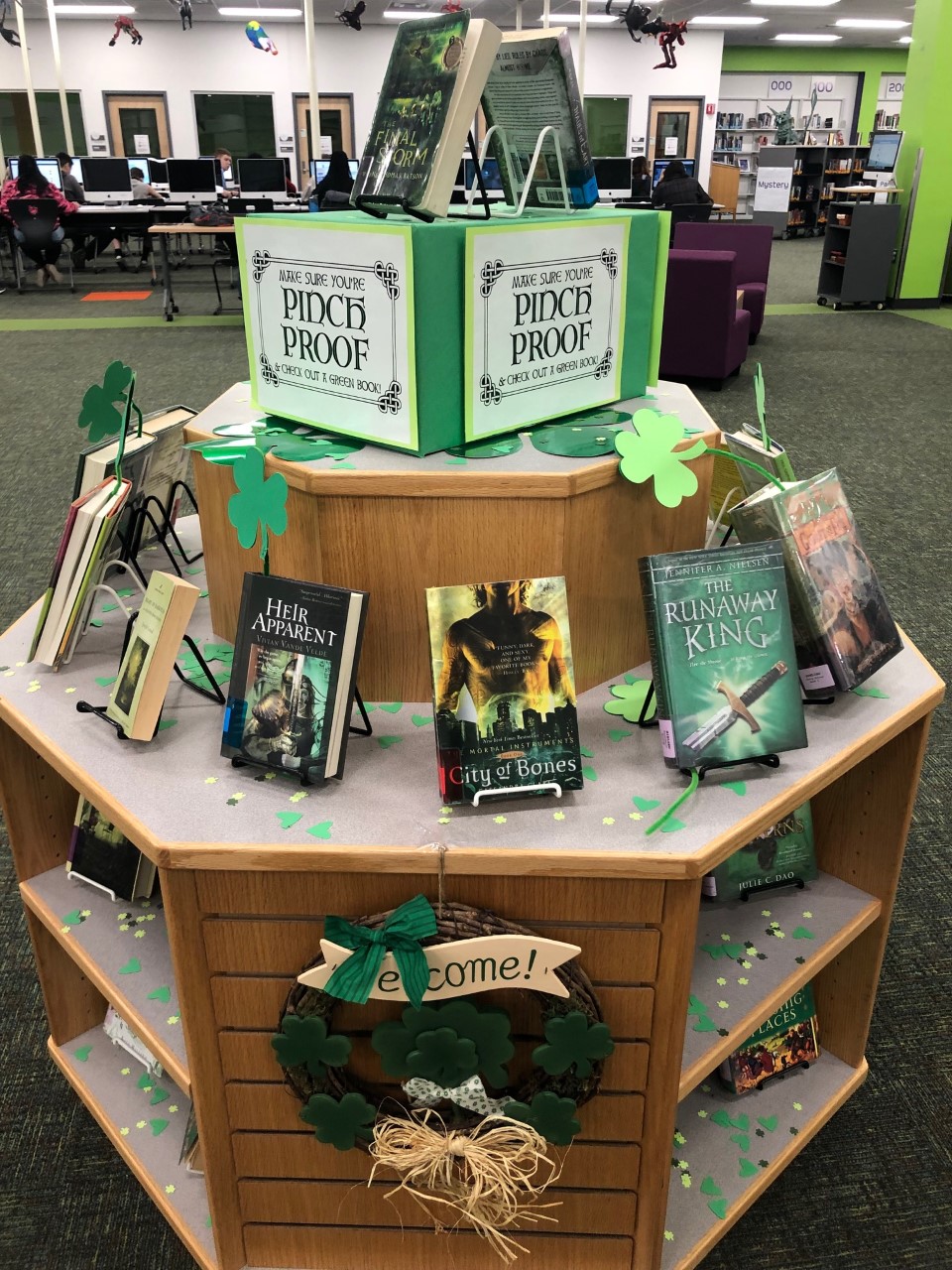 Pinch Proof in the Library – School Library Displays